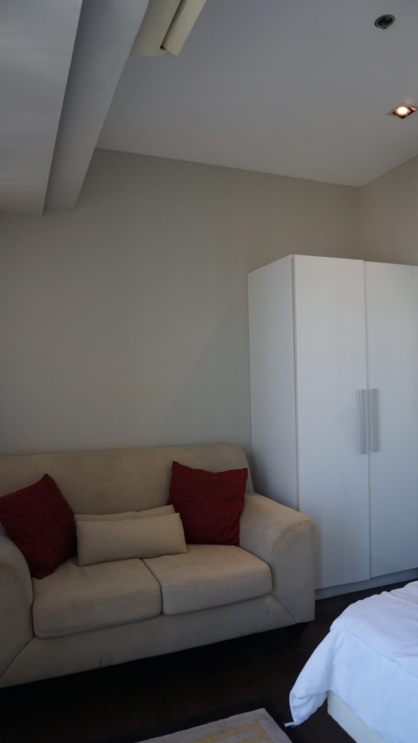 KNIGHTSBRIDGE RESIDENCES – Breakthrough Properties